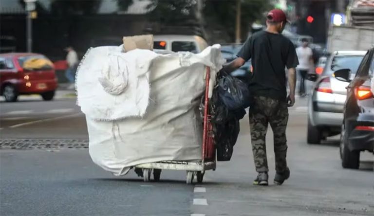 Una familia necesita más de $345 mil de ingresos mensuales para no ser pobre en la Argentina ...